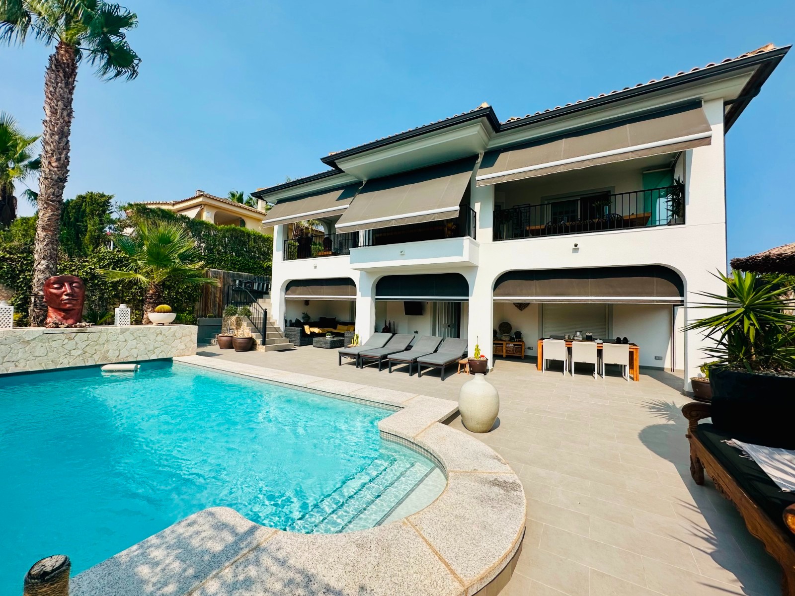 Detached villa for sale in La Marina urbanisation